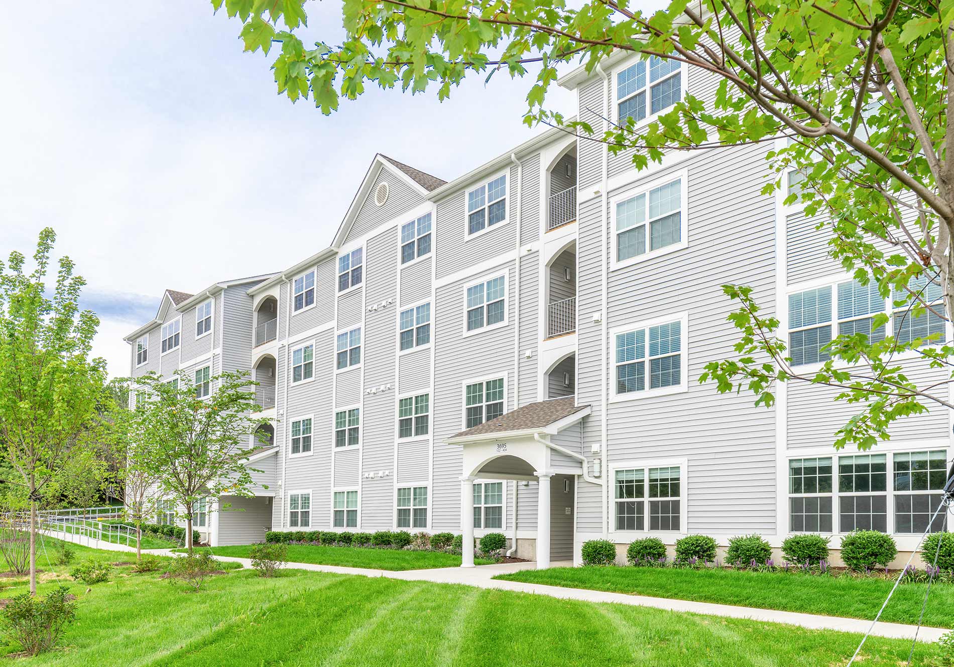 Dominion Middle Ridge Apartments in Lake Ridge, VA