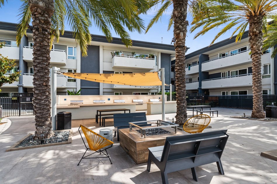 Photos & Tours of Eight 80 Newport Beach Apartments | Newport Beach
