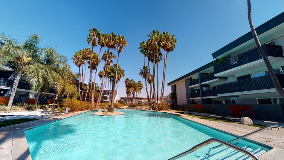 Photos & Tours of Eight 80 Newport Beach Apartments | Newport Beach